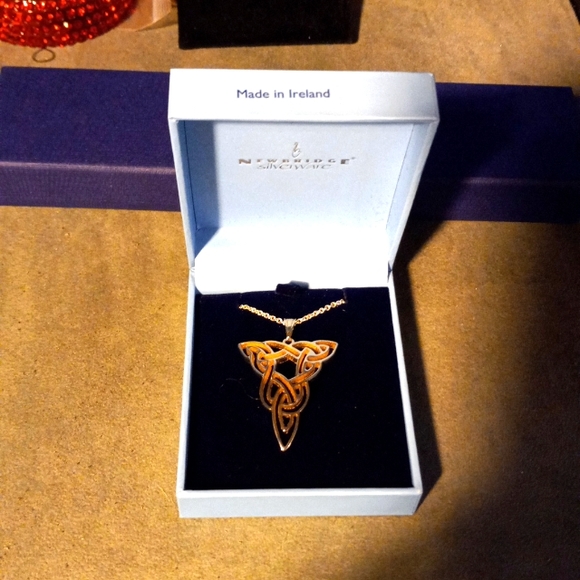Newbridge | Jewelry | Newbridge Silverware Celtic Knot Pendant W 23 ...